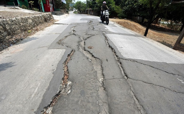 Faktor Penyebab Kerusakan Jalan Aspal - Civil Engineering & Architecture