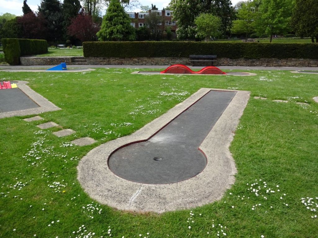 The Ham and Egger Files: Woking Park Crazy Golf course