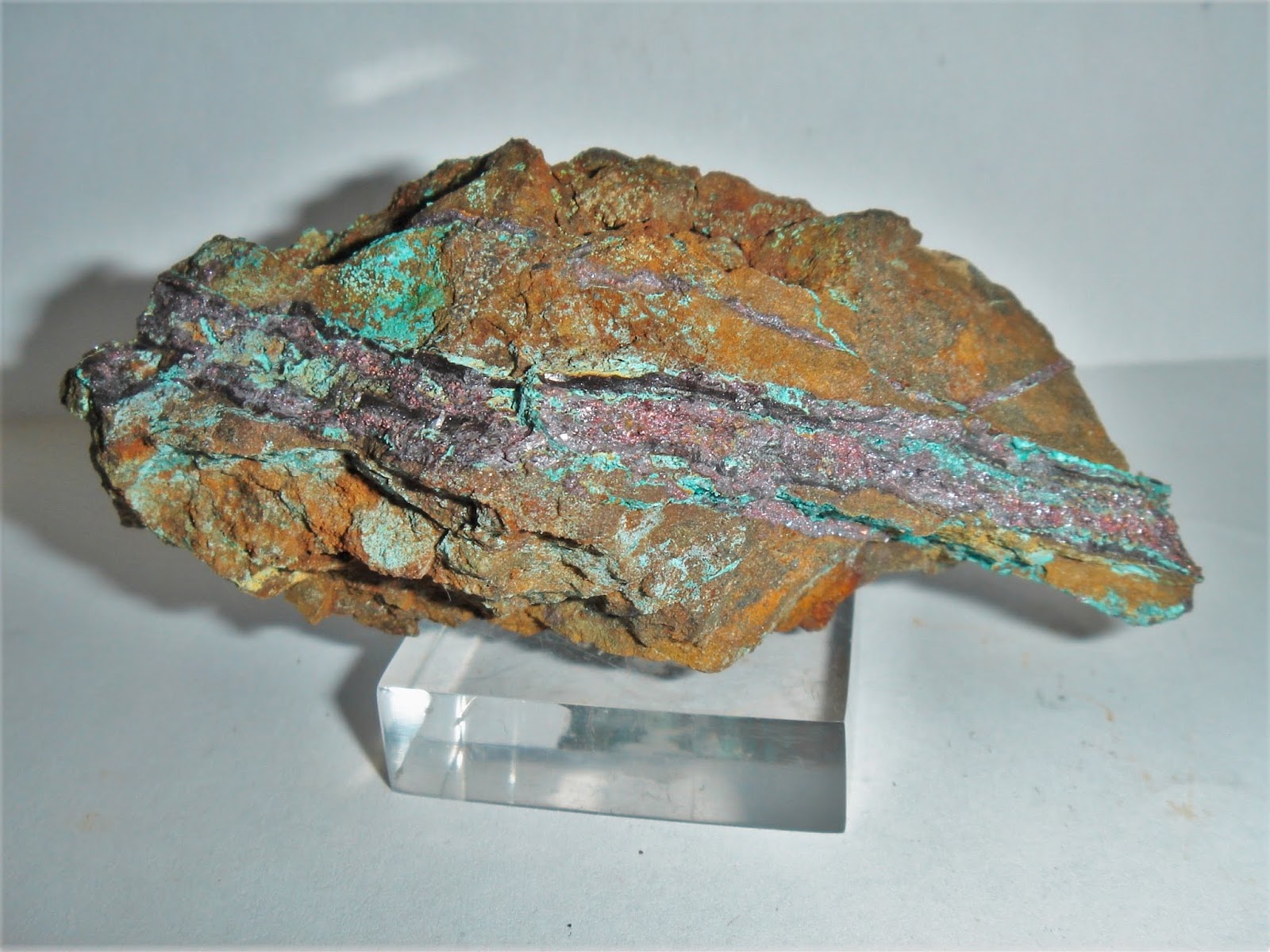 MineralesDB: Malaquita, cobre nativo y cuprita, Carracedo, Palencia