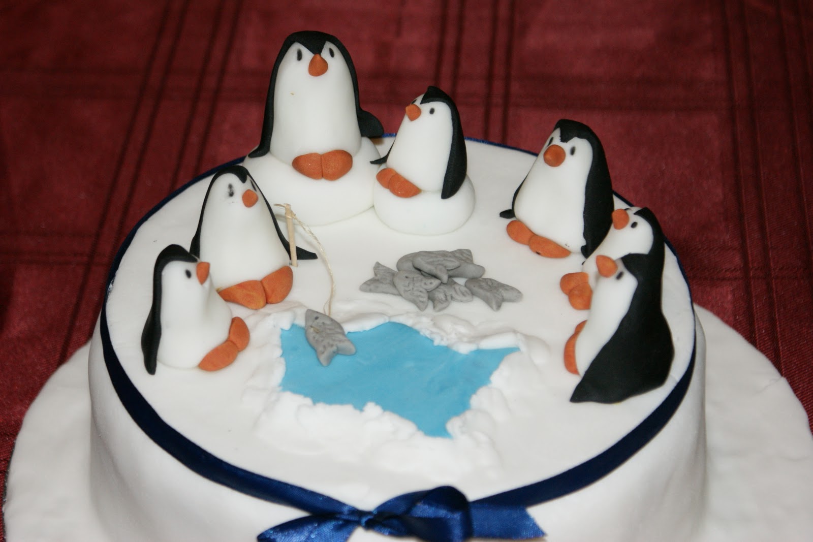 Beehive bits and pieces: Happy Birthday Penguin Cake!