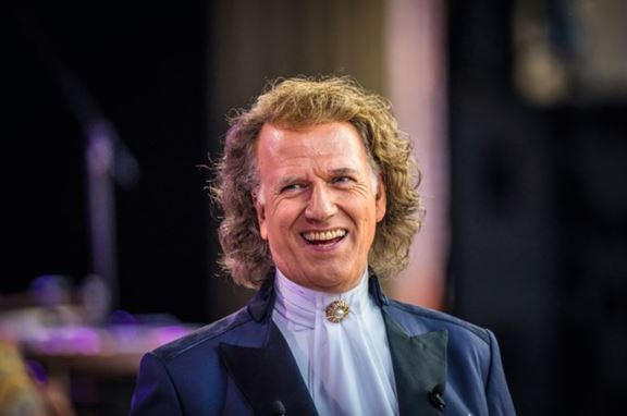 ANDRE RIEU FAN SITE THE HARMONY PARLOR: André Rieu Relaxes in The ...
