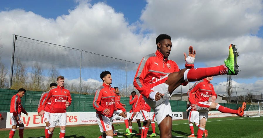 Pics: Arsenal star Danny Welbeck proves his fitness ahead of Liverpool ...