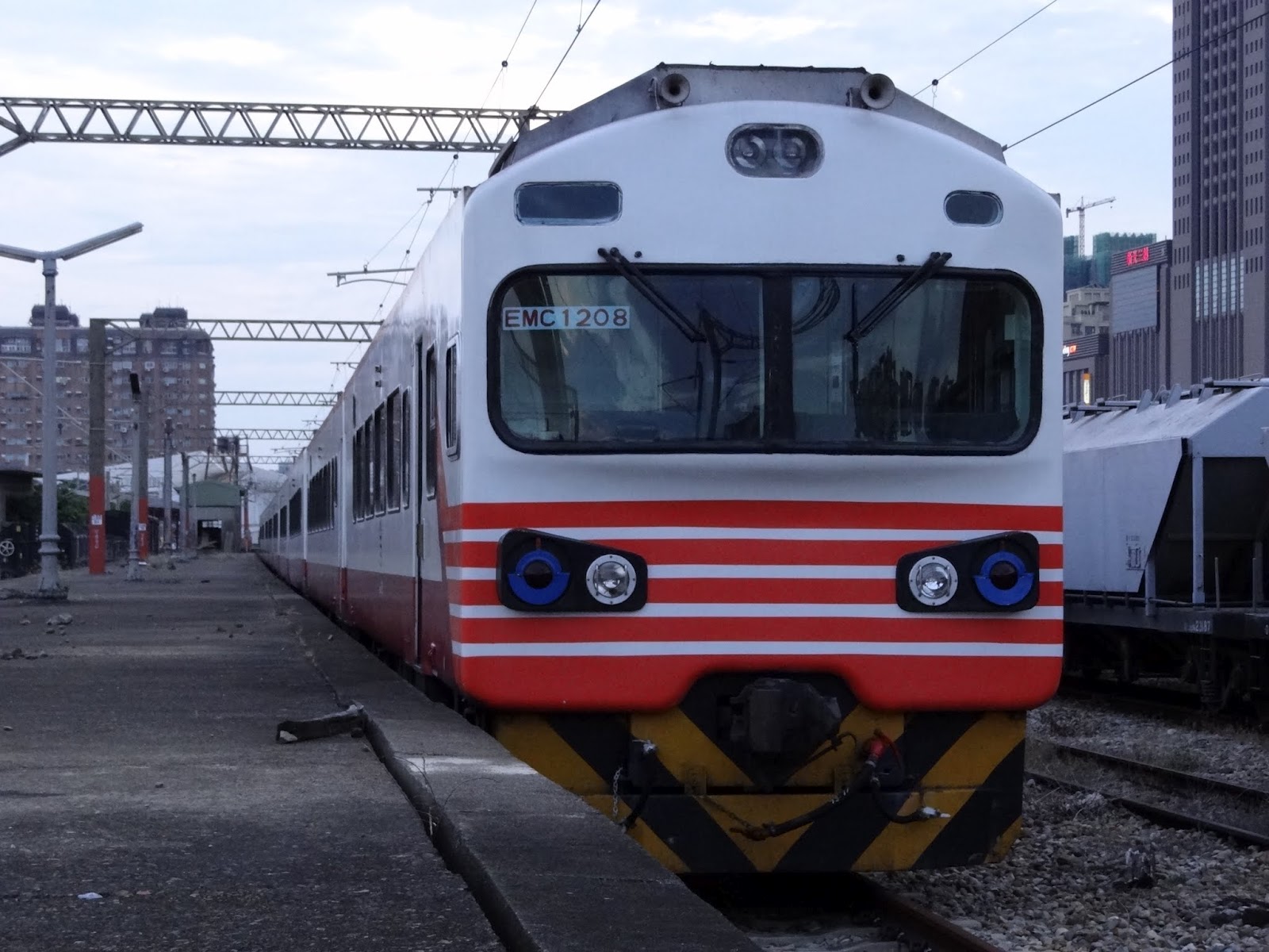 Blair's 鐵道攝影: EMU200型電聯車 / TRA EMU200 Type Electric Multiple Unit
