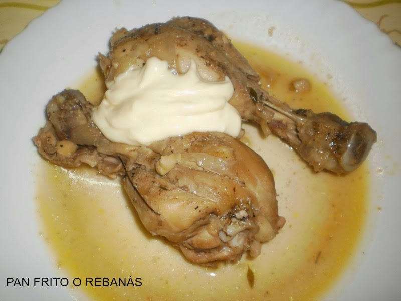 PAN FRITO O REBANÁS: POLLO EN SALSA CON ALIOLI
