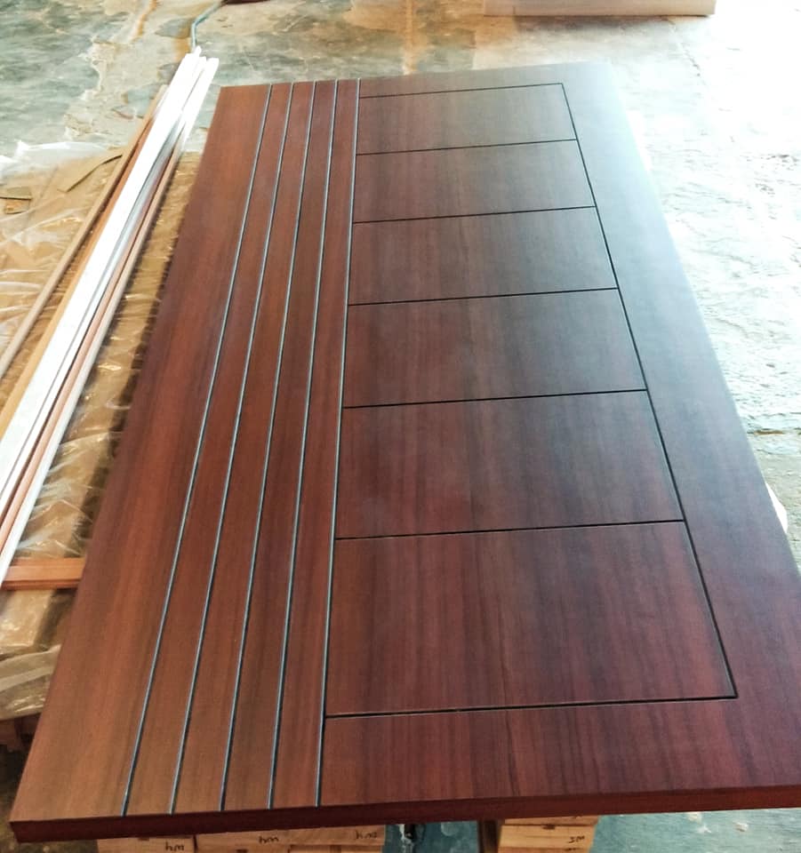 Pintu: HPL Solid Engineering