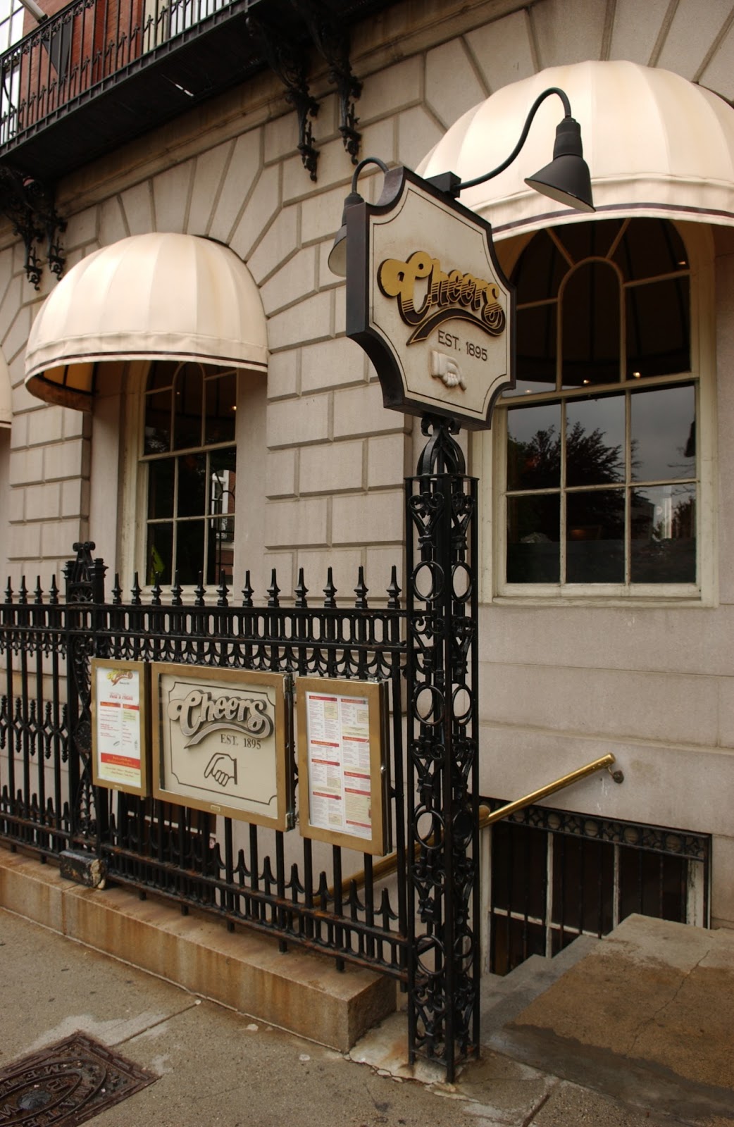 Classic Television Shows: Cheers: Where Everybody Knows Your Name