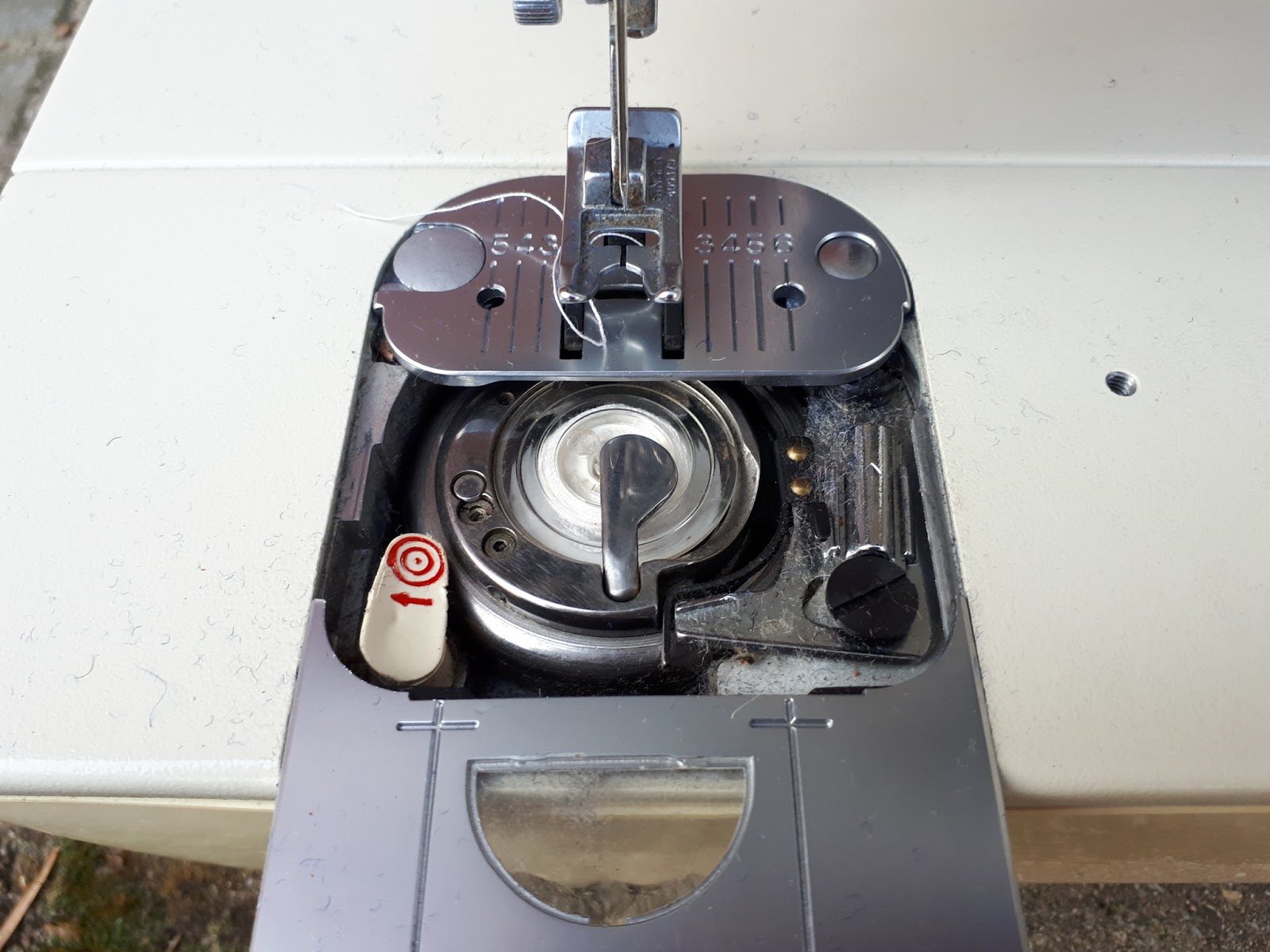 AnnieK.s Krimskramspalast: Ich teste eine Nähmaschine - heute: Singer 1411