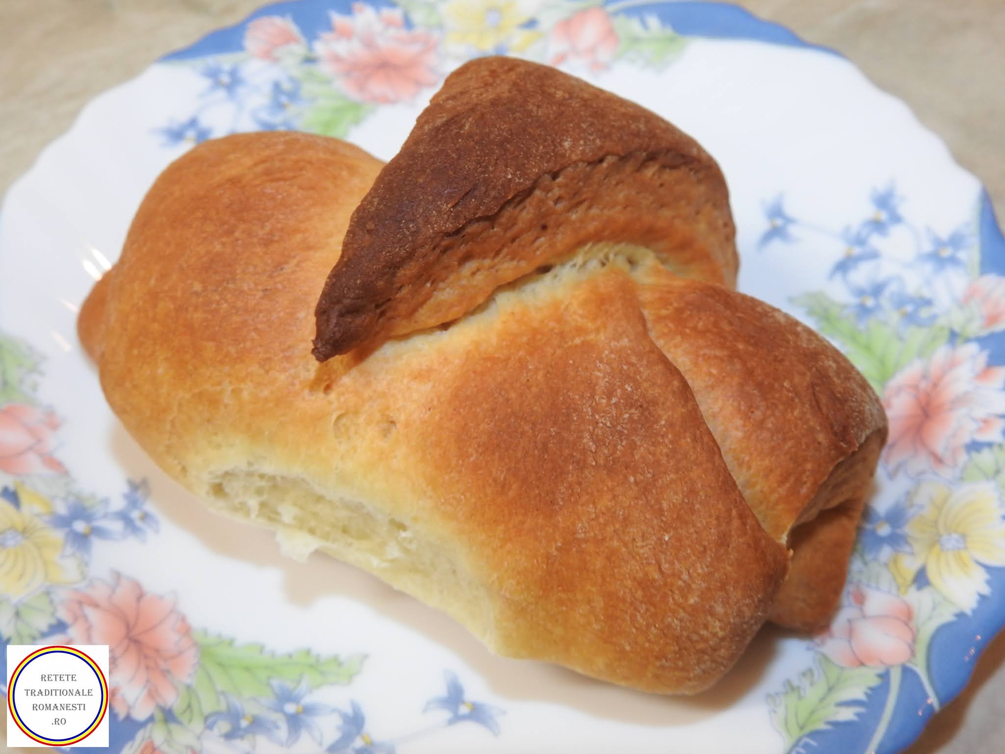 Cornuri sarbesti cu branza reteta | Retetetraditionaleromanesti.ro