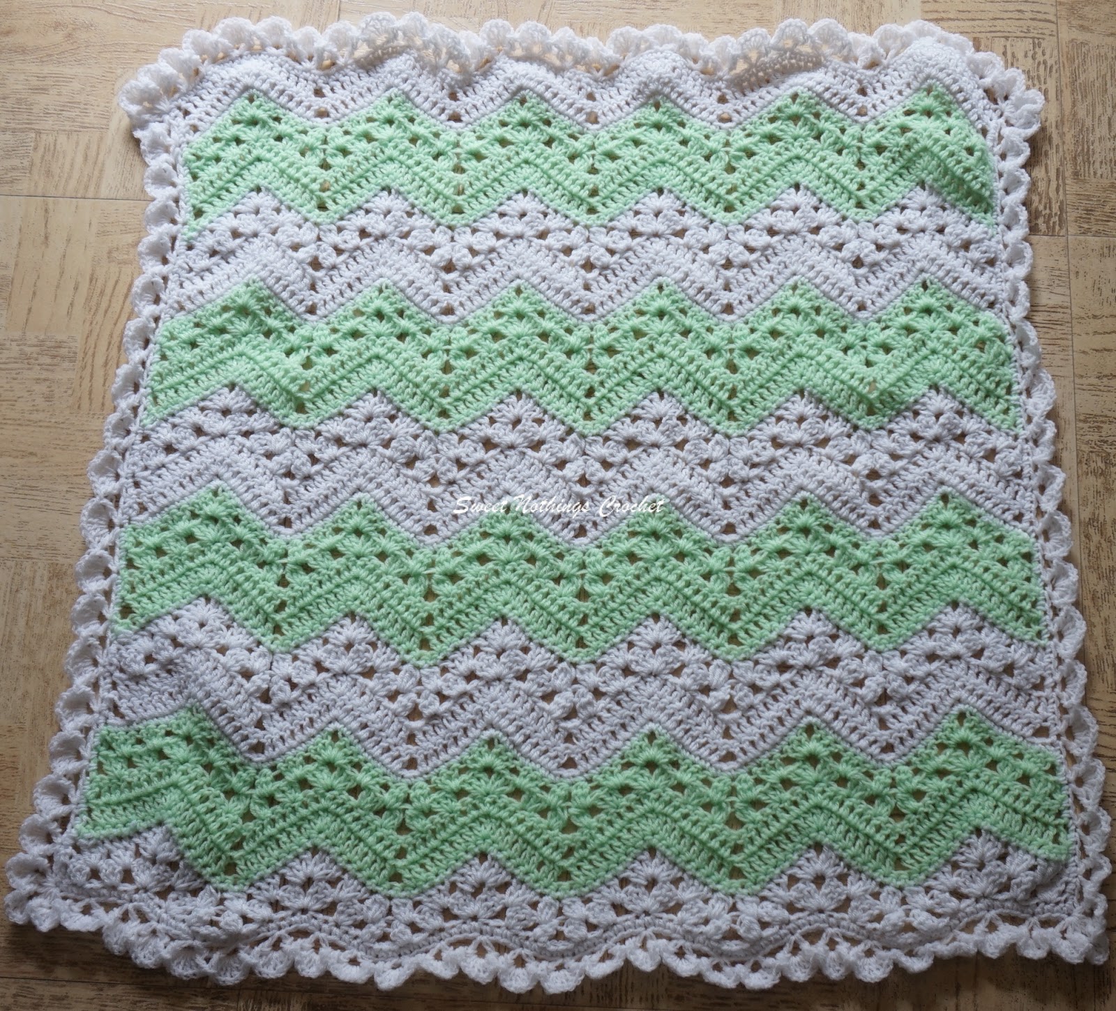 Sweet Nothings Crochet: BEAUTIFUL CHEVRON CRADLE COVER