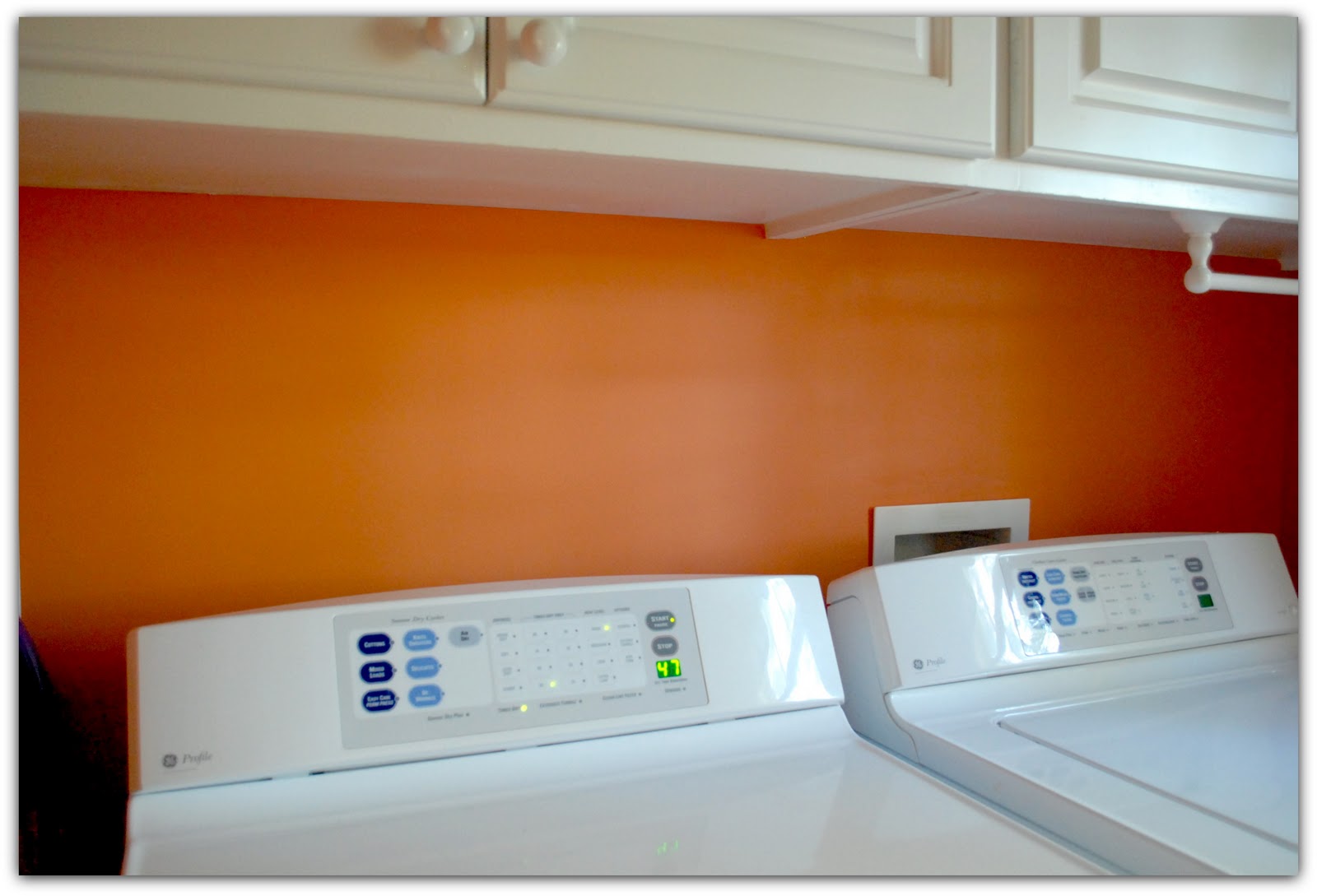 Life as a Thrifter: DIY Laundry Room Display