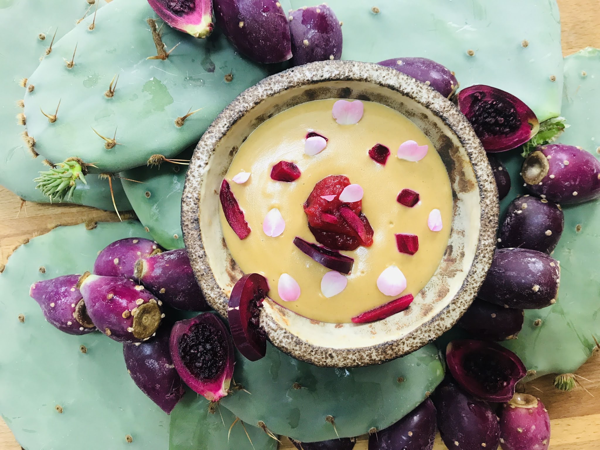 ARMINDA - gofio con leche de cabra y mermelada de tuna - Blue Ginger