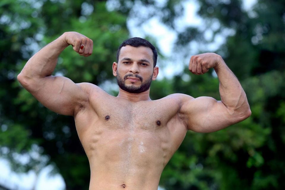 world bodybuilders pictures: mister lahore and fitness trainer malik ...