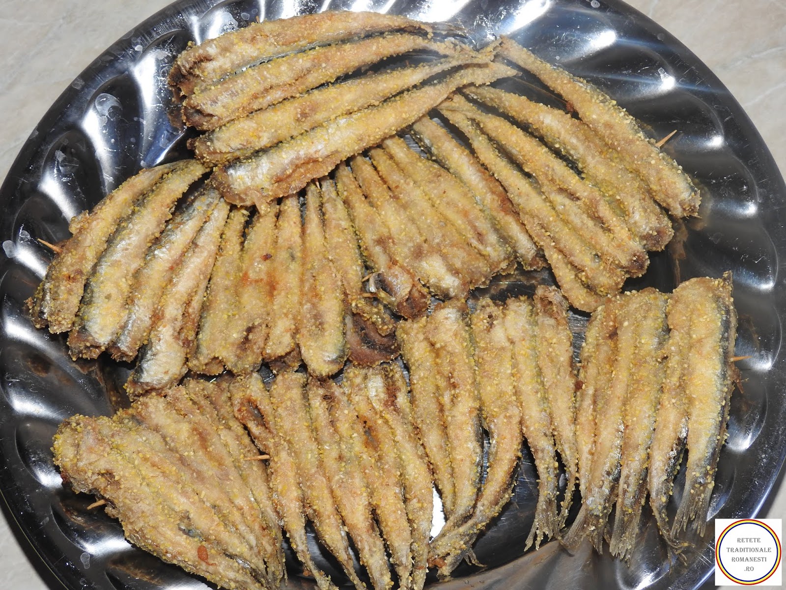 Hamsie prajita in crusta de malai reteta | Retetetraditionaleromanesti.ro
