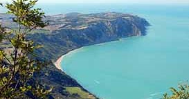 Holiday rentals in Le Marche – beaches, rolling countryside, hilltop ...