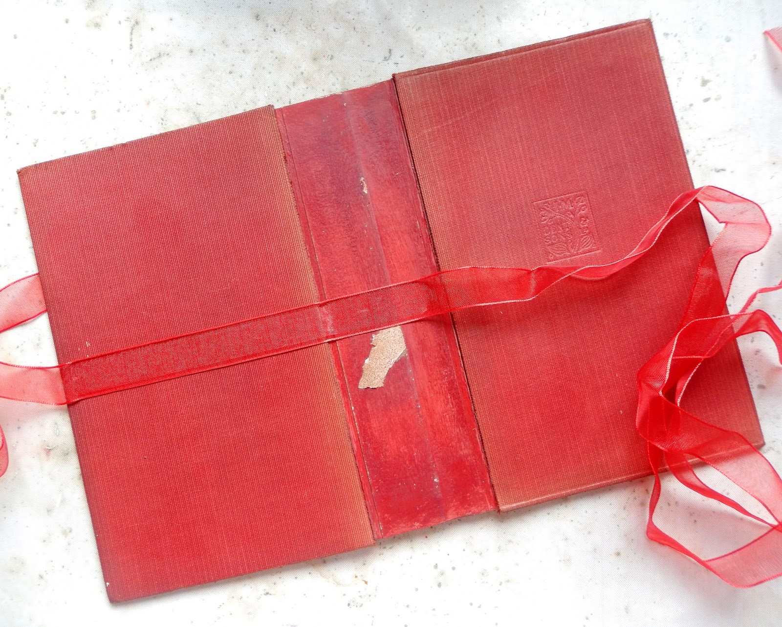 Pushing The Right Buttons: Handy Scrapholder for Eileen Hull Designs