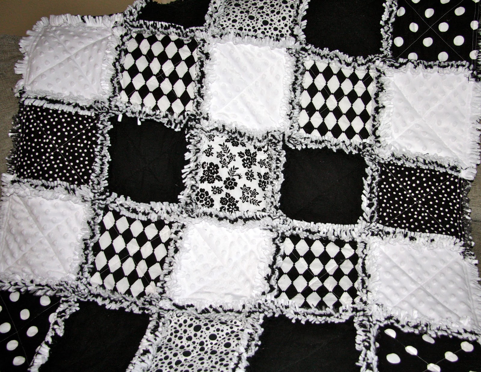 ZeedleBeez: Black and White Rag Quilts