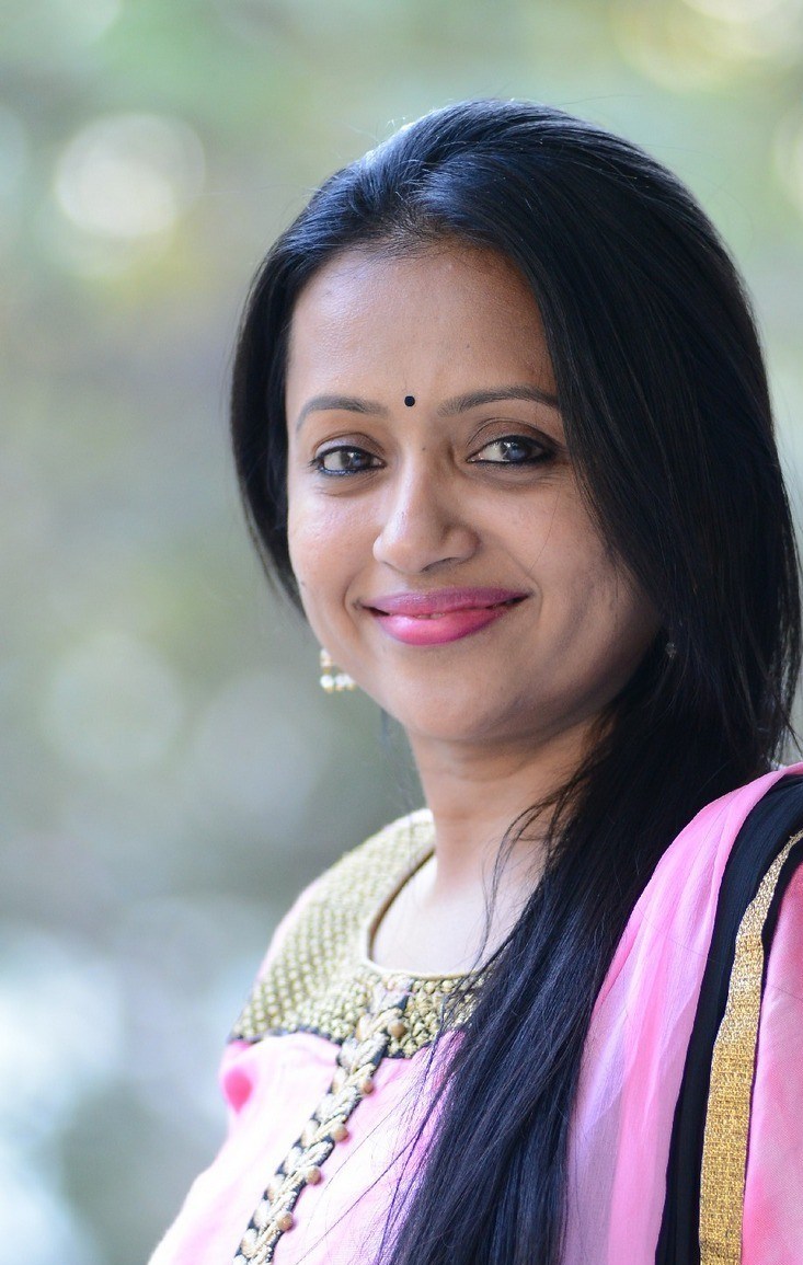 Anchor Suma New Photos,TV Anchors Latest photos,Fashion Collage Models ...