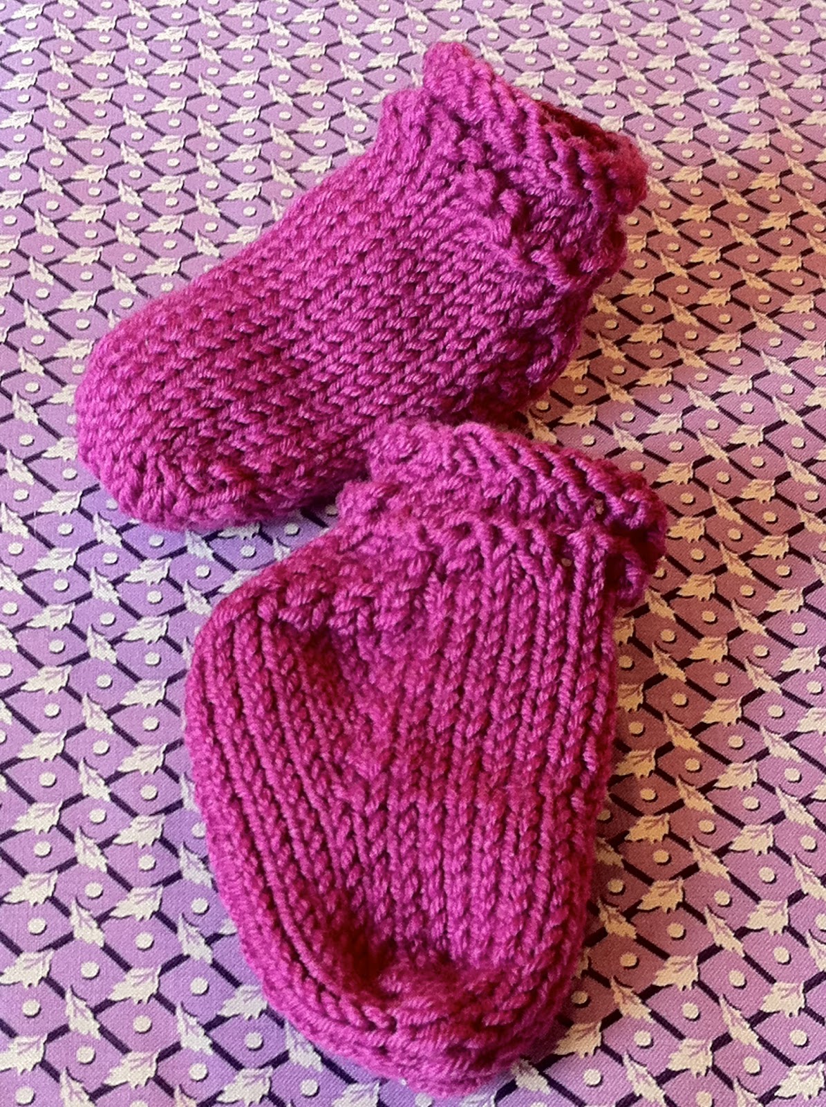 Stitch DC Blog: Baby Socks -- Free pattern