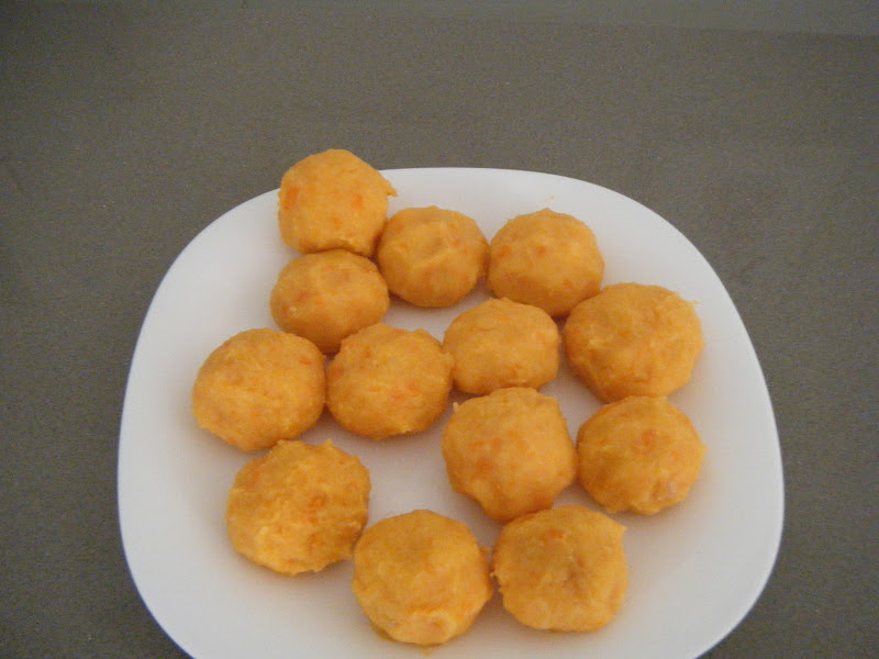 Tomillo, laurel y otras cosas de comer.: BOLAS DE PAPAS CON ATÚN