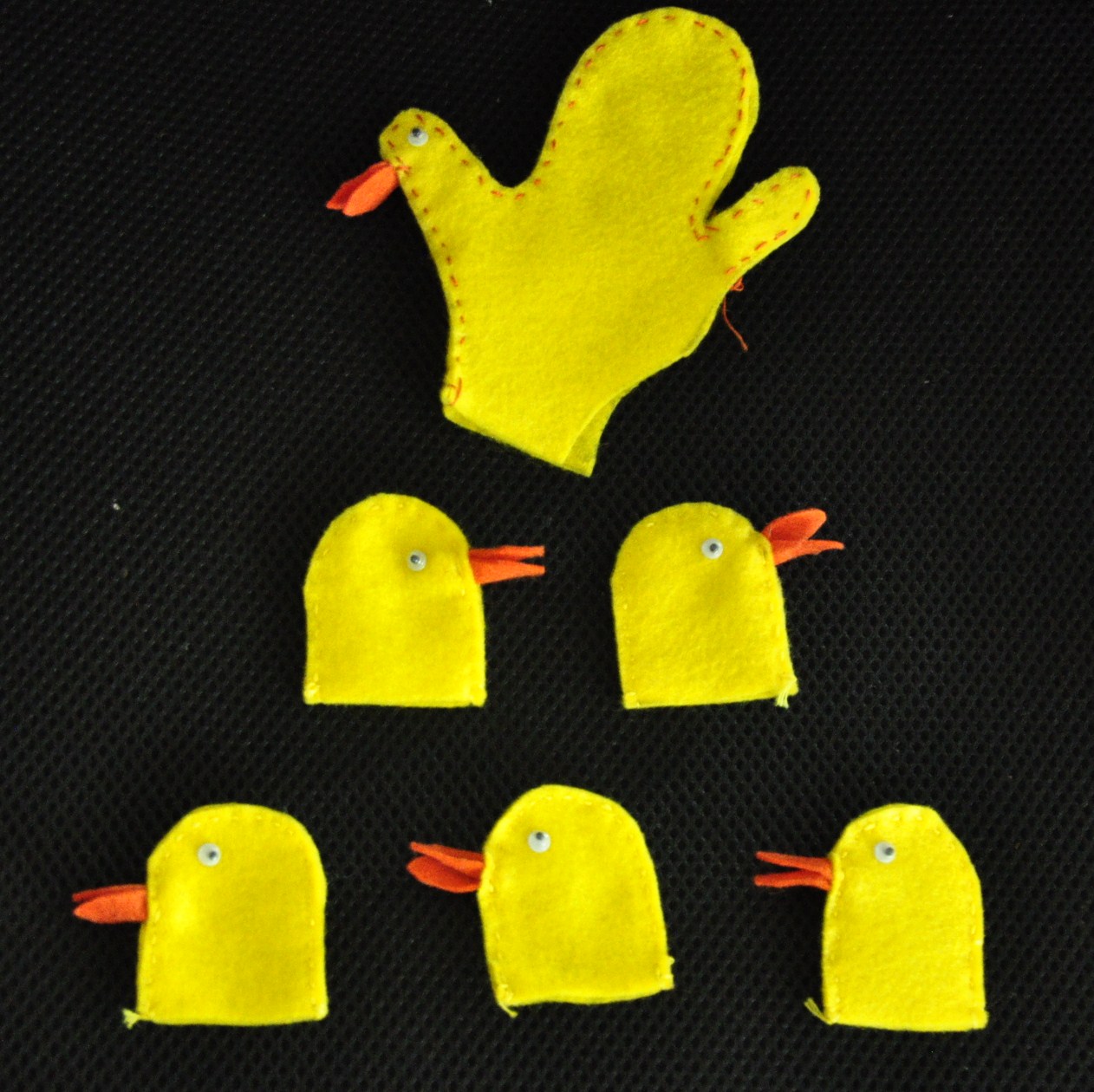 Indoors and Outdoors: Finger Puppets - 5 Little Duckings and Mama Duck