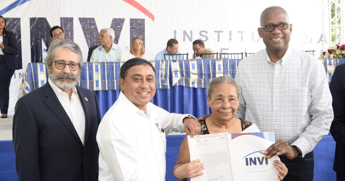 INVI entrega más de 600 títulos de propiedad en Invivienda,Santo ...