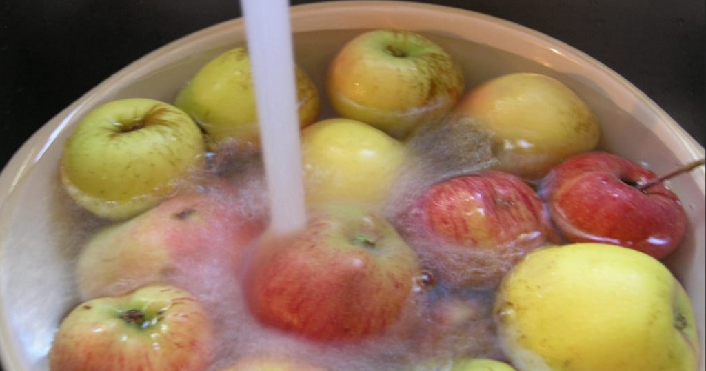 How to Use Baking Soda to Wash Off 96% of Toxic Pesticide From Your ...