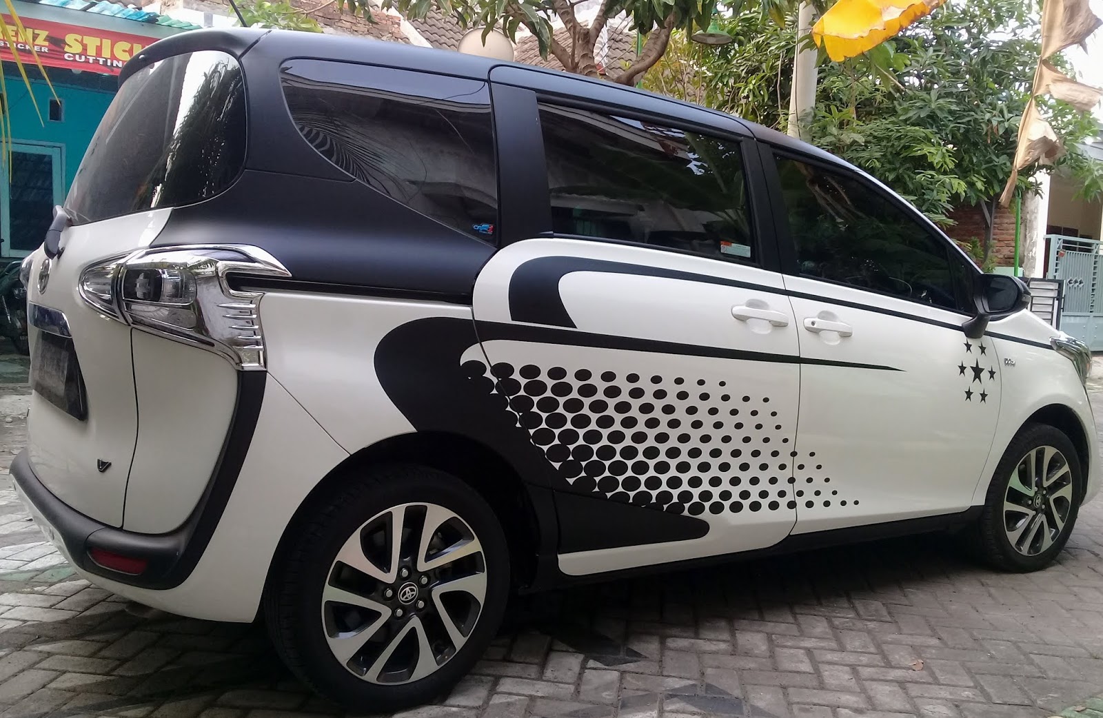STICKRENZ: Toyota Sienta - Roof Wrap, Custom Graphics Sticker