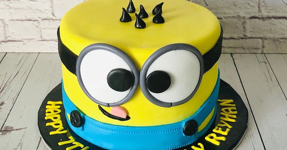Izah's Kitchen: Minion cake, Halal cake singapore