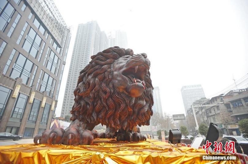 The Oriental Lion — Wolrds largest Single Tree Trunk Sculpture