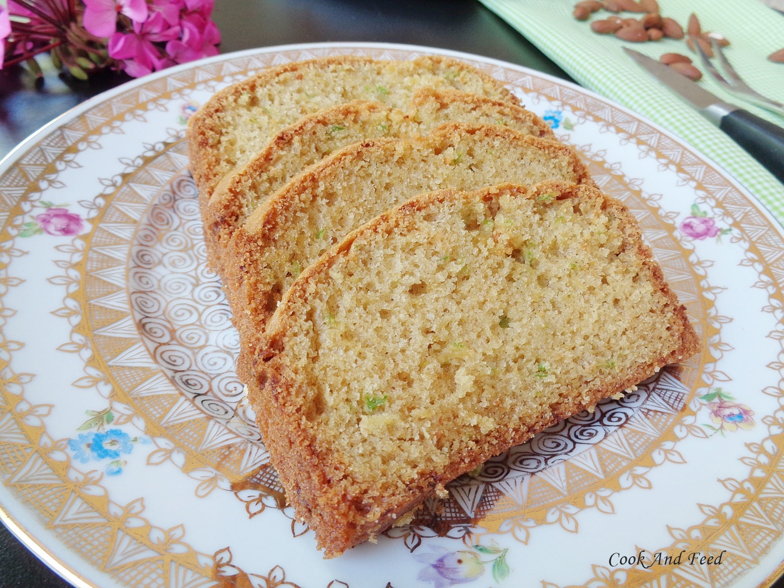 Γλυκό κέικ με κολοκυθάκια / Zucchini Bread | Cook And Feed