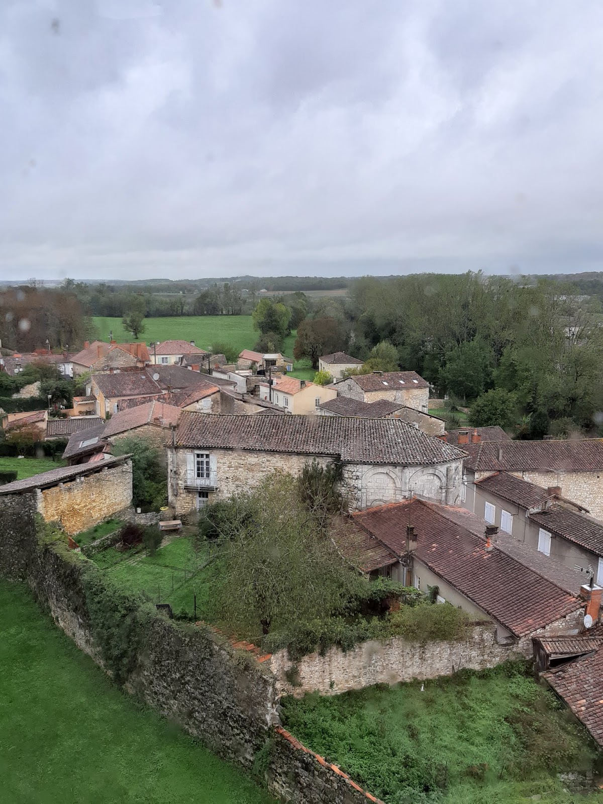 Balades dans les Charentes : La Rochefoucauld vu du château