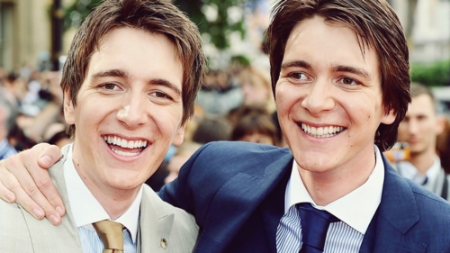Feliz Aniversário James e Oliver Phelps!! | Living for Pages