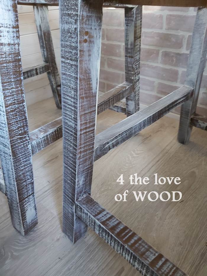 4 the love of wood: RUSTIC PAINT TECHNIQUE - dining chairs