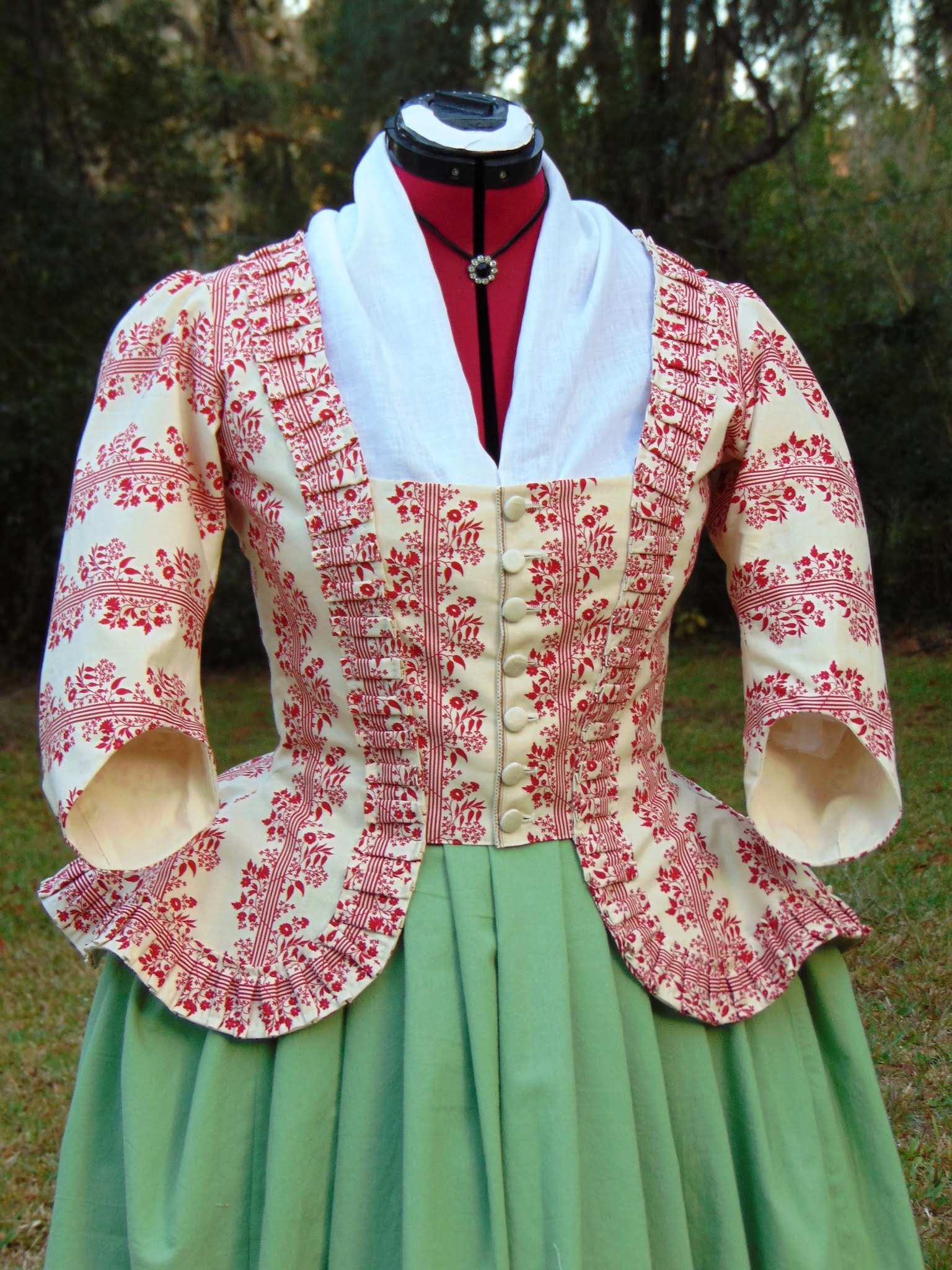 The Antique Sewist: 18th c. Caraco w/Comperes Front - Red/Cream Cotton