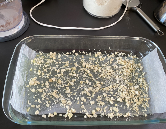 Bizcocho de almendra, chocolate y pasas