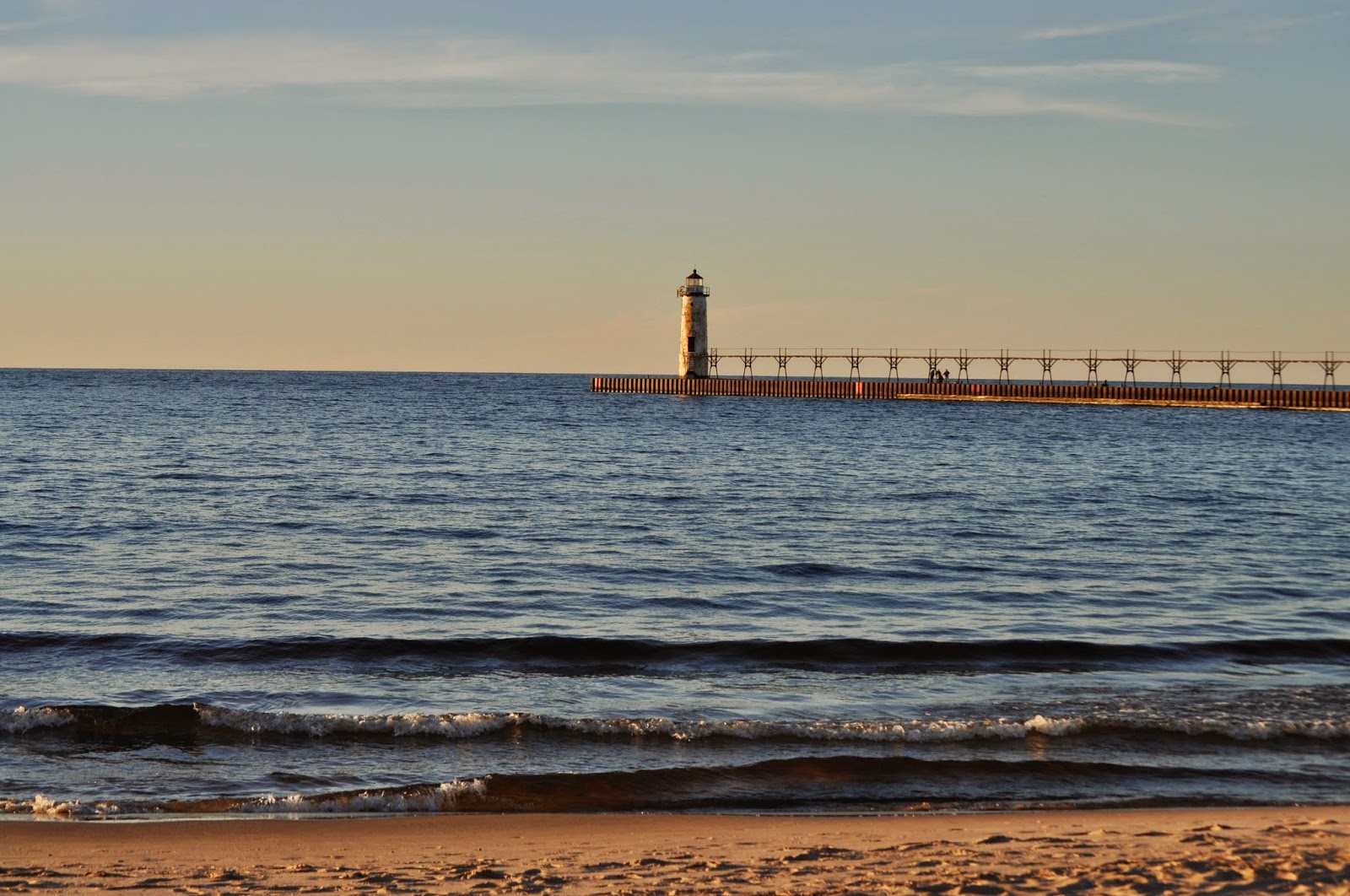 WC-LIGHTHOUSES: MANISTEE NORTH PIERHEAD LIGHTHOUSE-MANISTEE, MICHIGAN