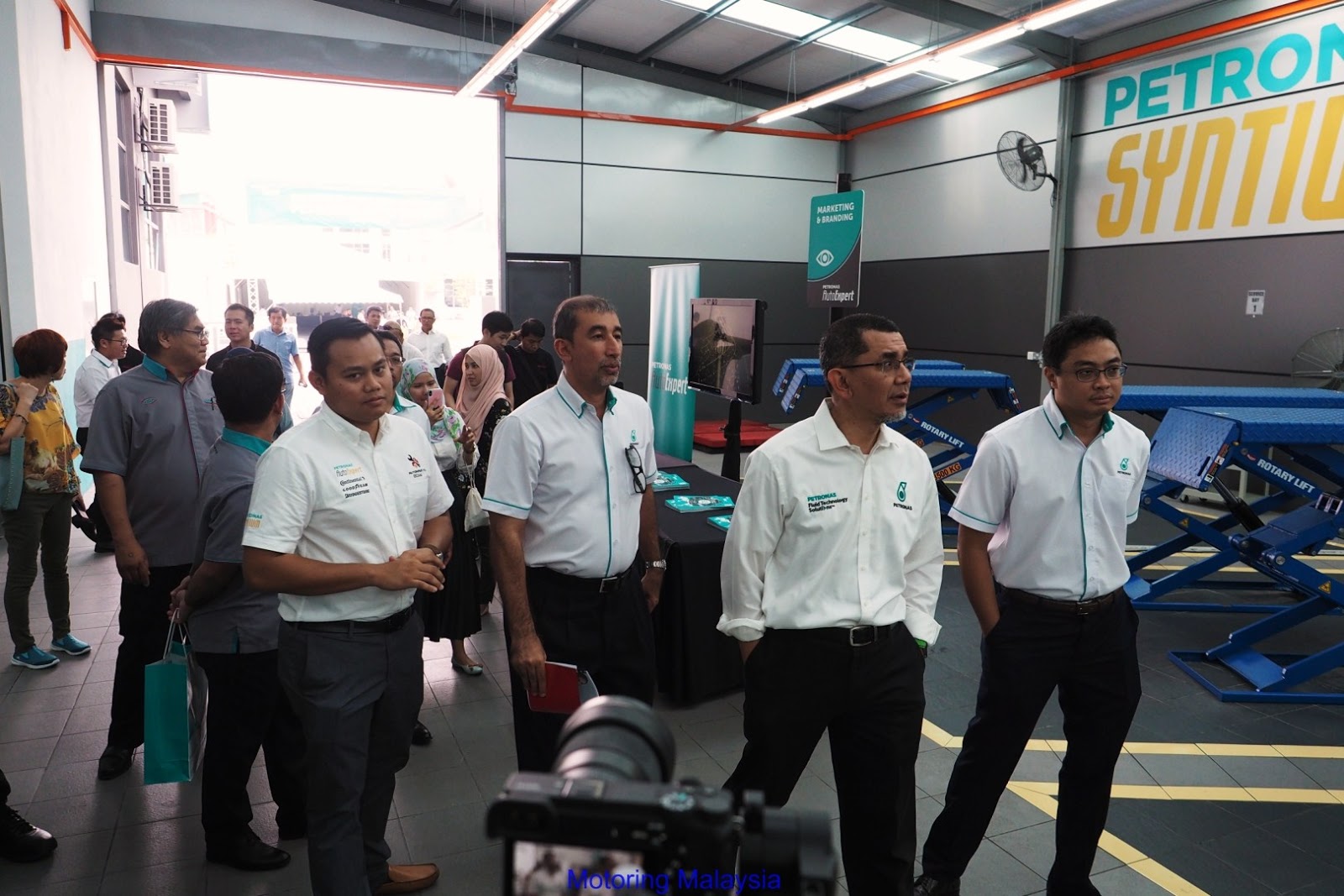 Motoring-Malaysia: PETRONAS Launches its First AutoExpert Service Centre in Collaboration with ...