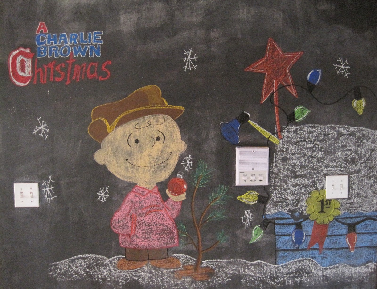 It's a Chalkboard Muralcle!: A Charlie Brown Christmas