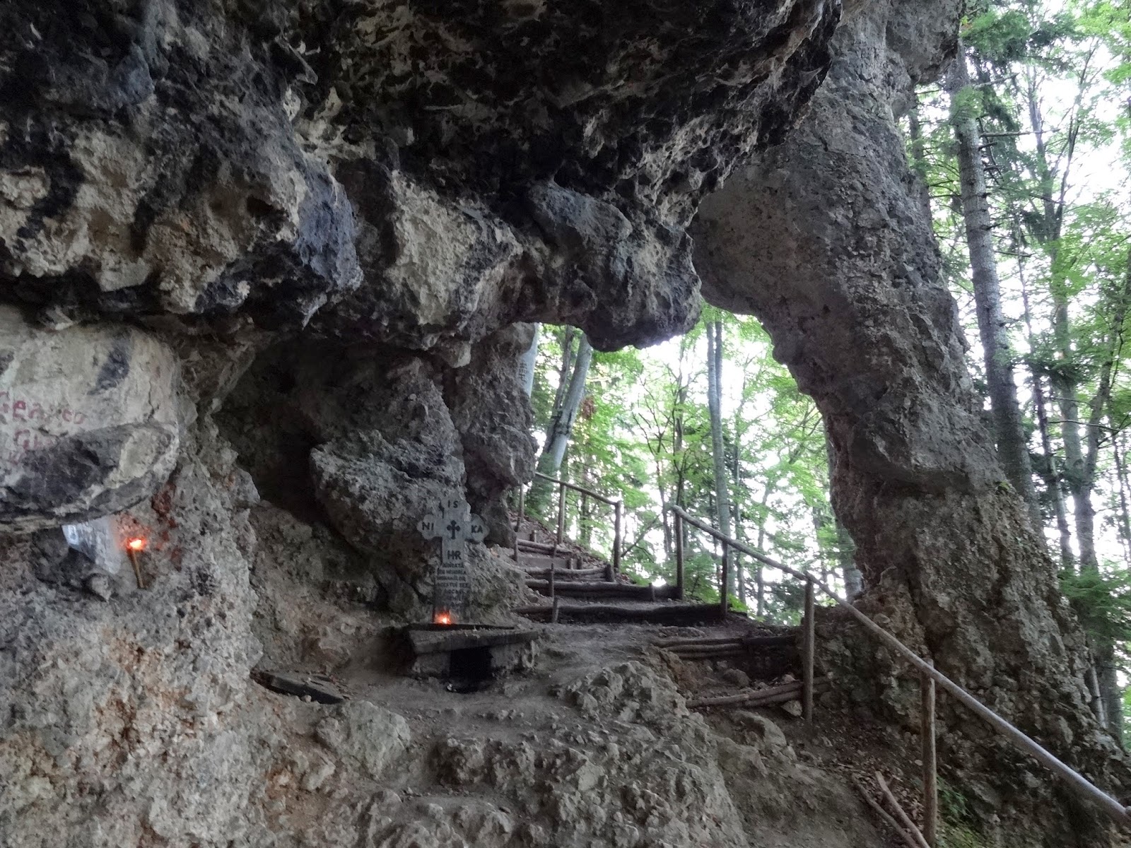 Manastiri din Romania: Schitul Coltul Chiliilor, jud Bv,(bisericuta ...