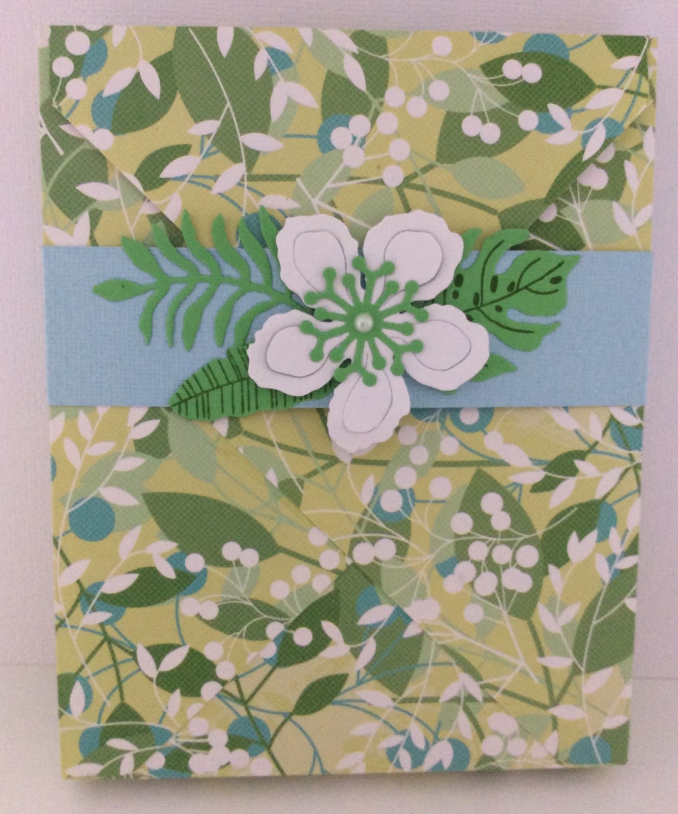 Paula Crafting: Flowery cards / Cartões floridos