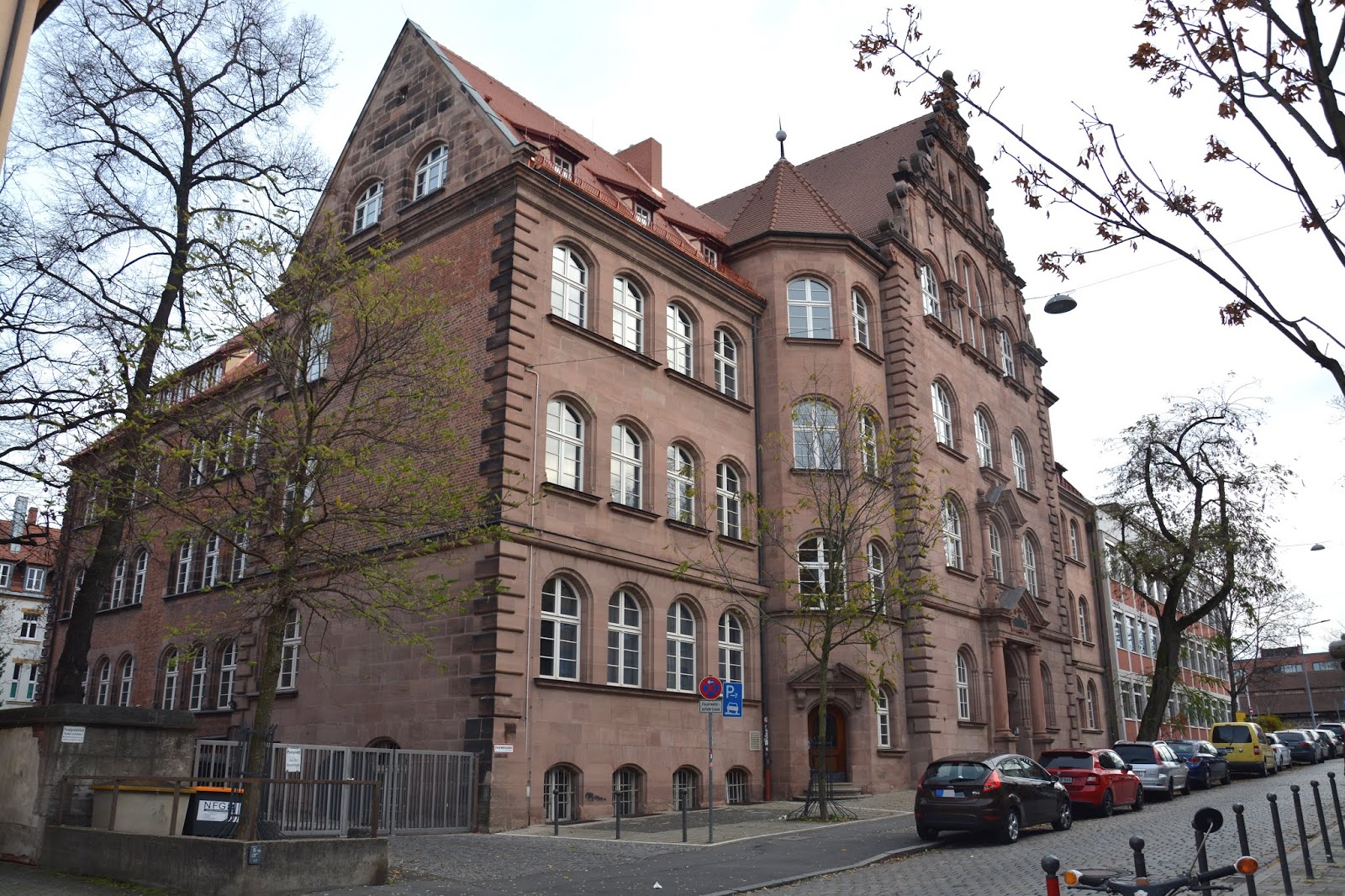 Nürnberginfo: Das Labenwolf-Gymnasium