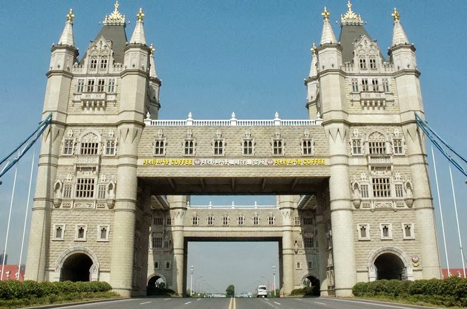 7 Landmark Paling Terkenal di Dunia ini Ternyata Memiliki Duplikat ...