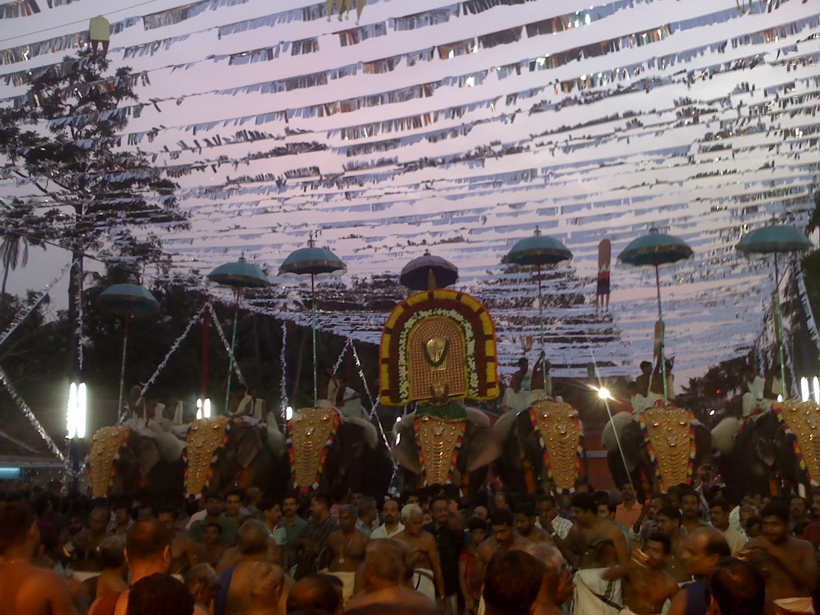 KERALA FESTIVALS: Maradu Thalappoli 2012