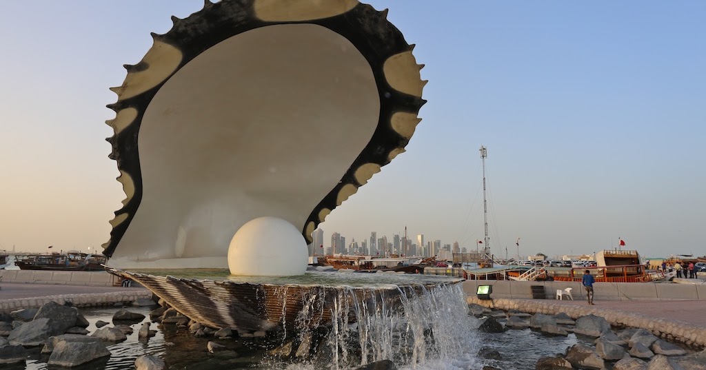 Horizontally yours: The Pearl Monument, Doha, Qatar