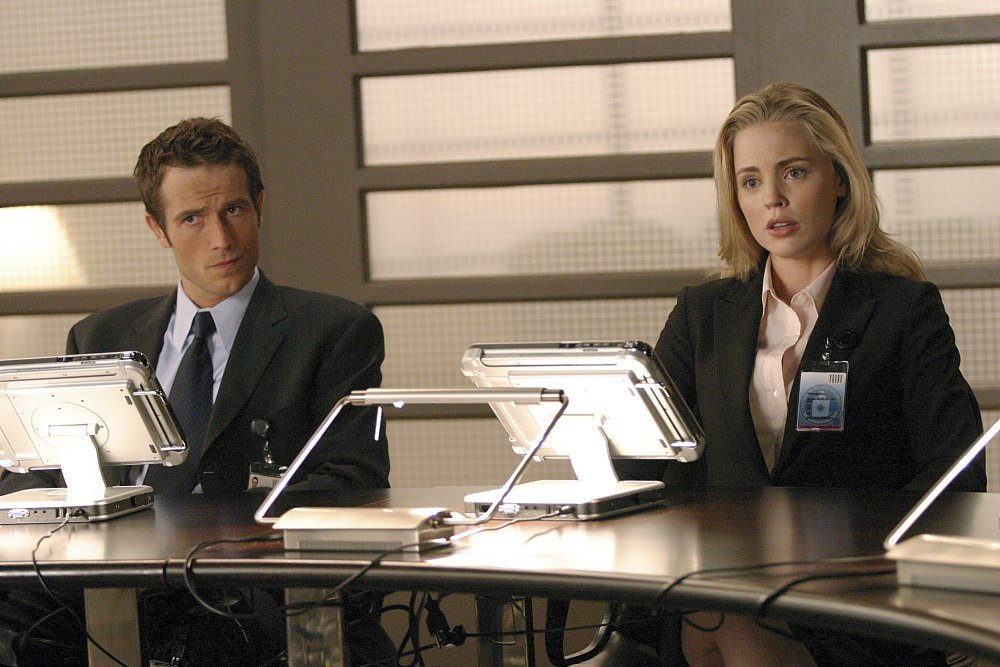 books/movies/tv/life: random blog on Alias Season Three/Lauren Reed ...