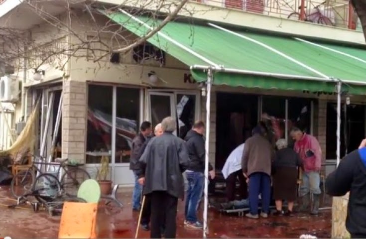ΠΡΙΝ ΛΙΓΟ... ΕΣΚΑΣΕ ΜΠΟΥΚΑΛΑ ΓΚΑΖΙΟΥ ΜΕΣΑ ΣΕ ΓΕΜΑΤΟ ΚΑΦΕΝΕΙΟ ΣΤΗΝ ...