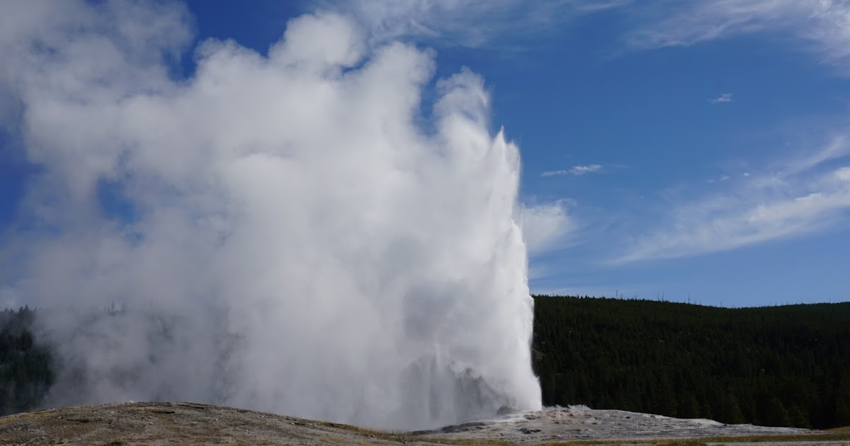 Ammirare i geyser nell'Upper Geyser Basin di Yellowstone
