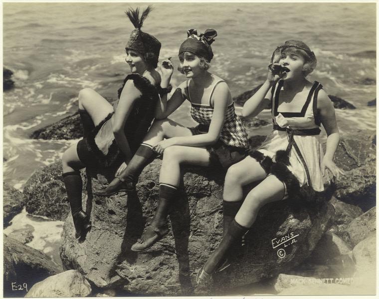 31 Interesting Vintage Photos Of Fashionable Girls In Their Swimsuits In The 1920s And 1930s