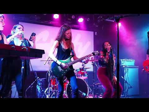 Ania Thomas: Gritty in Pink: Lizzo - Juice