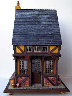 Pequeñeces: Casa Tudor. Parte I- Tudor house. Part I